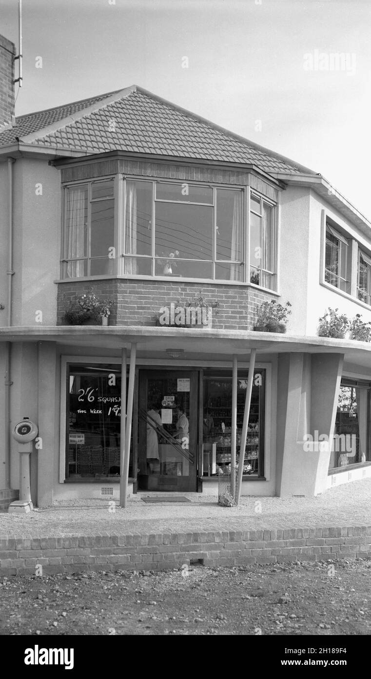 Corner shop 1950s hi-res stock photography and images - Alamy