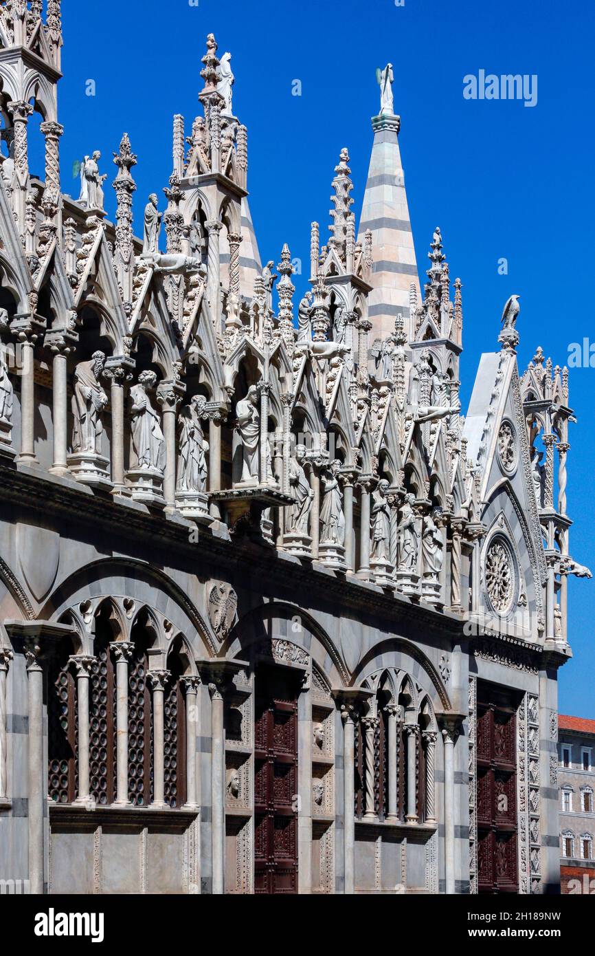 Santa Maria della Spina is a small church in the Italian city of Pisa ...