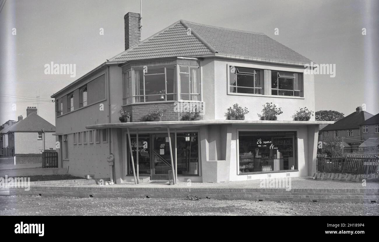 Corner shop 1950s hi-res stock photography and images - Alamy