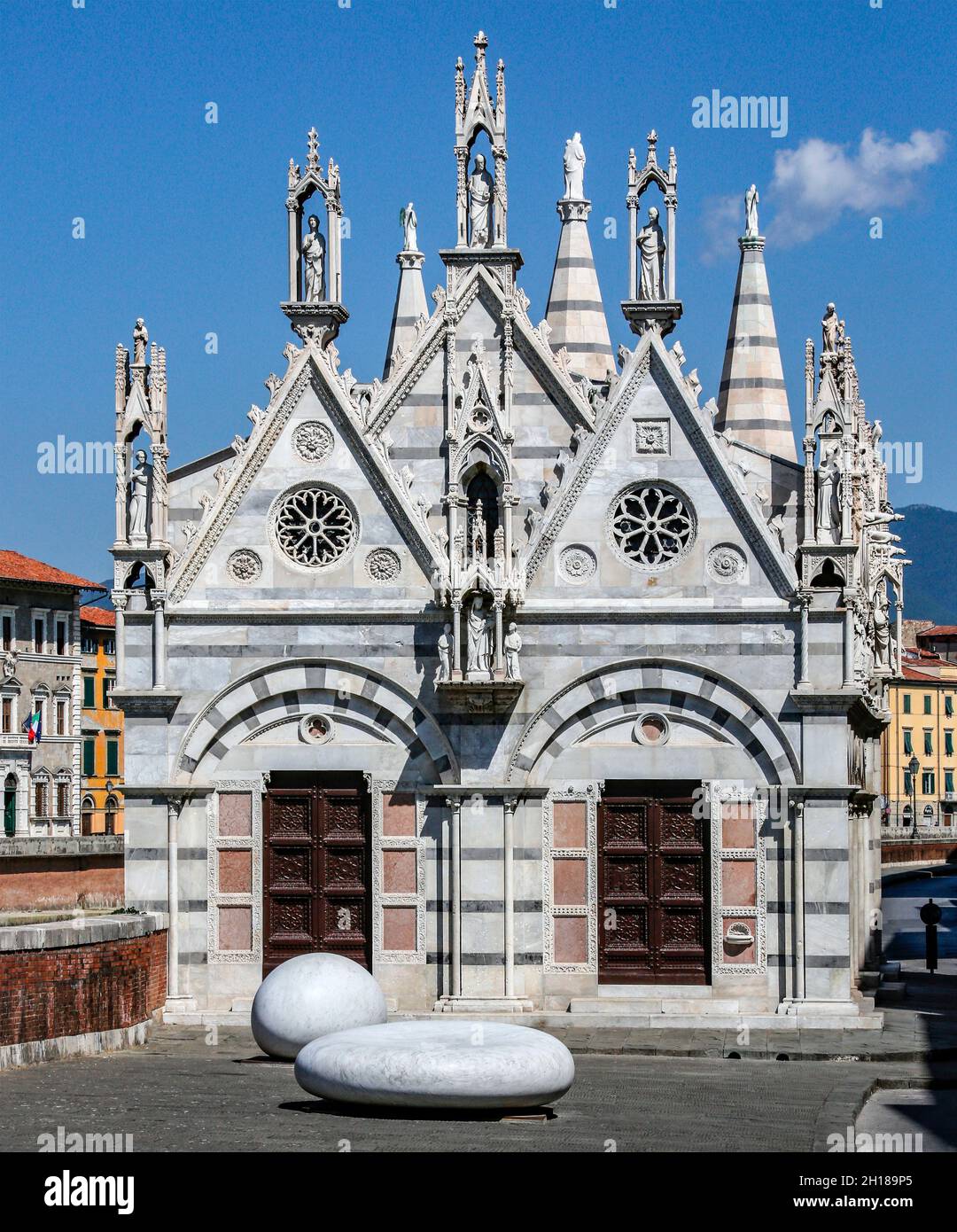 Santa Maria della Spina is a small church in the Italian city of Pisa ...
