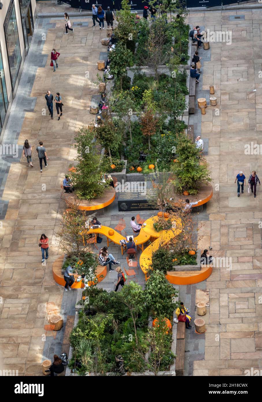 Rockefeller Center Channel Gardens in Autumn, NYC, USA, 2021 Stock ...