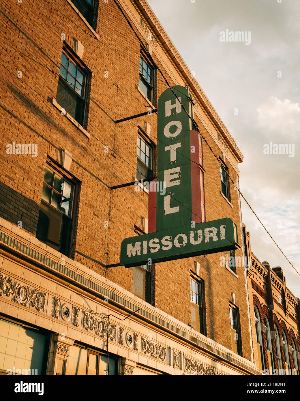 Vintage hotel Missouri sign in Springfield, Missouri Stock Photo - Alamy