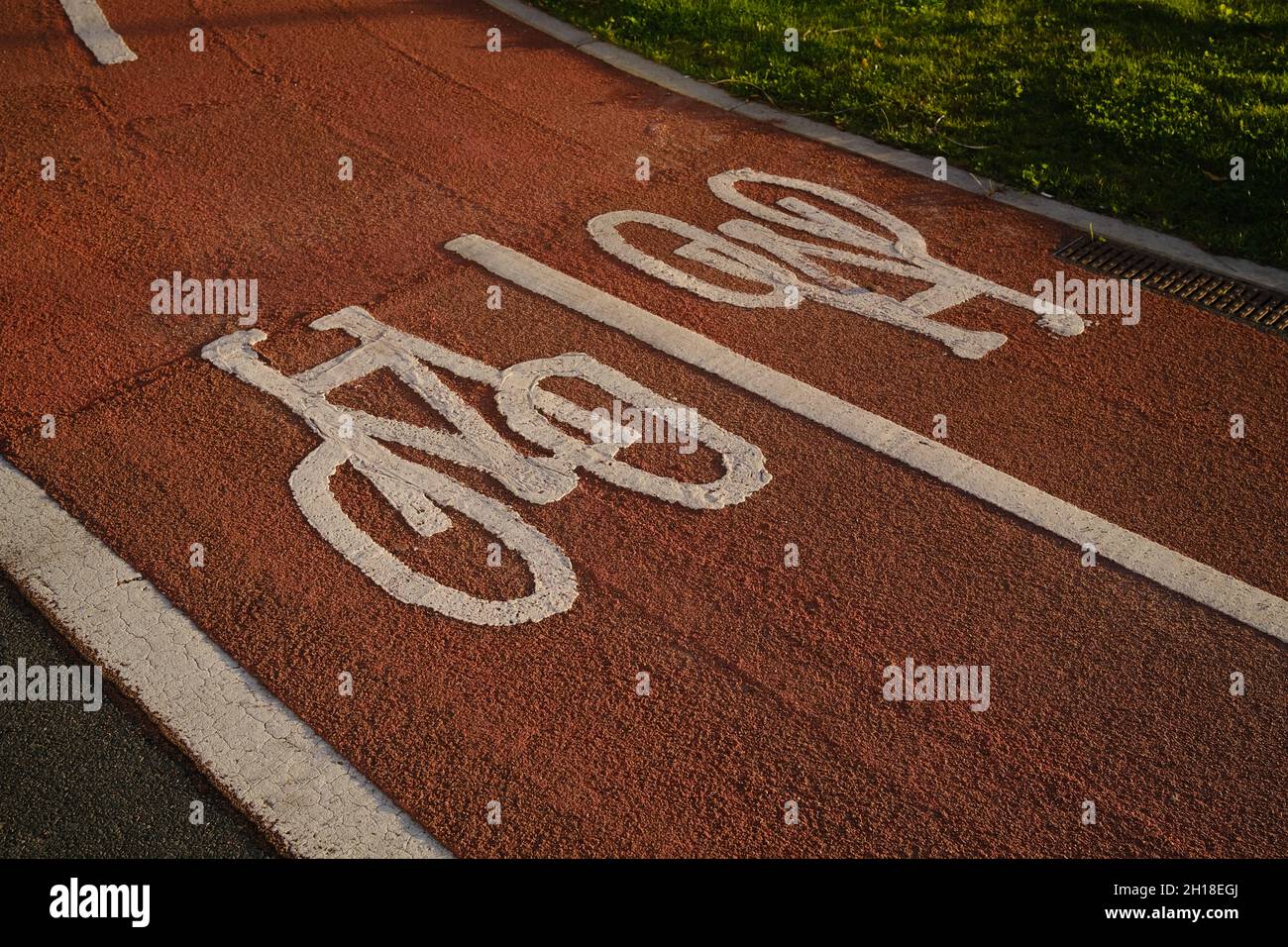 Empty cycle lane traffic hi-res stock photography and images - Alamy