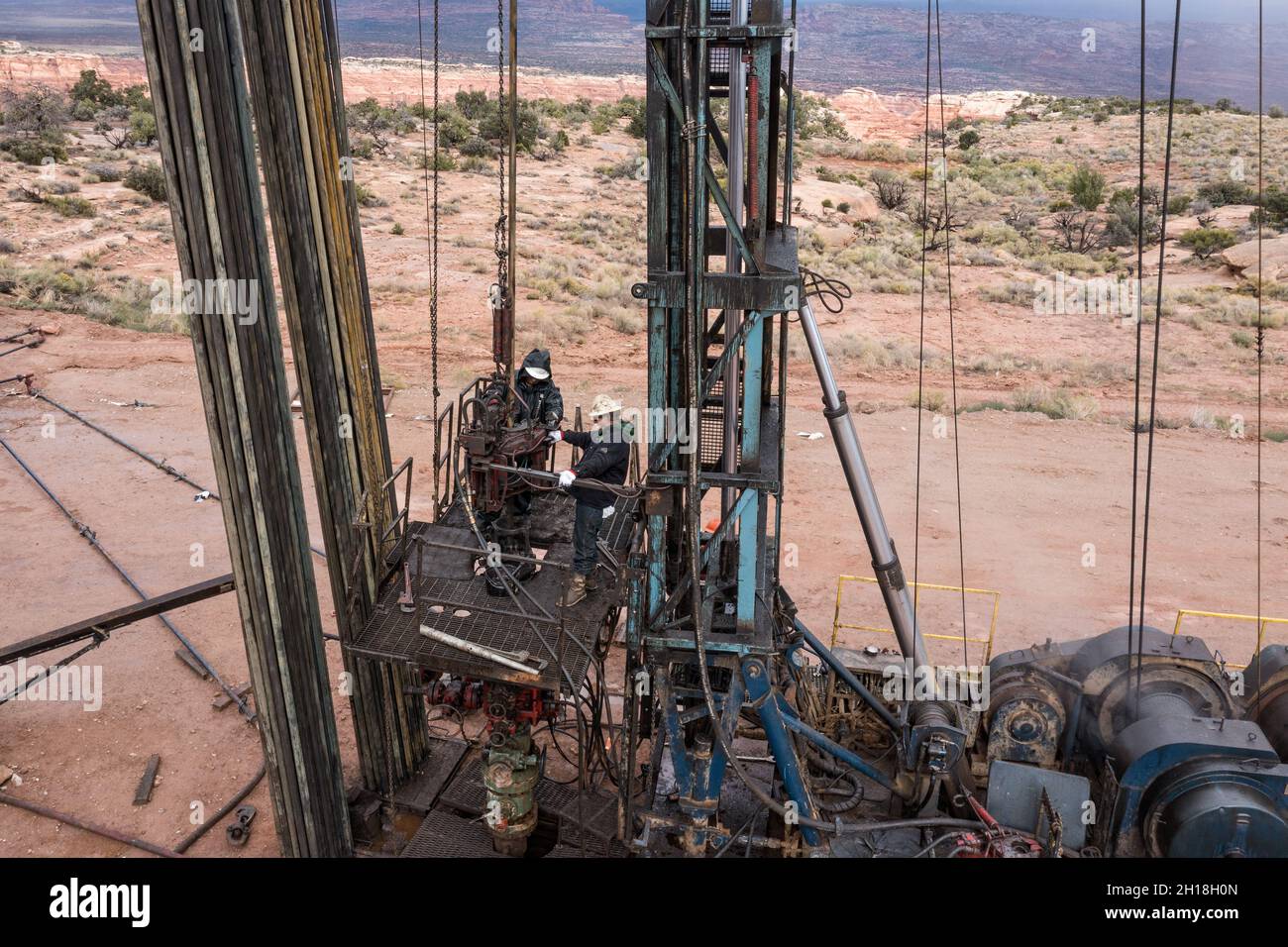 The floor hands attach joints of tuing with hydraulic tongs on a ...