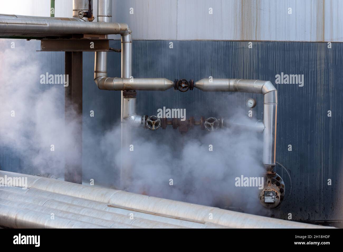Steam valves hi-res stock photography and images - Alamy