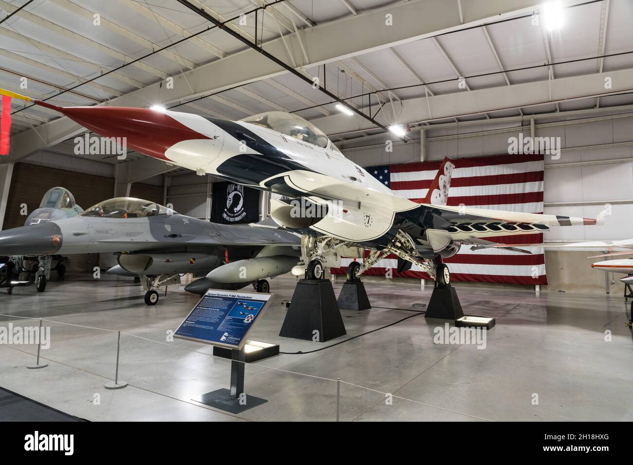 A General Dynamics F-16 Fighting Falcon multirole fighter with the U.S ...