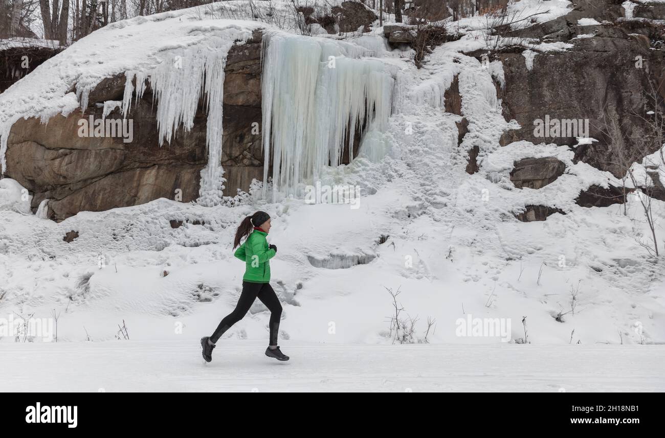 Woman freezing cold snow hi-res stock photography and images - Alamy