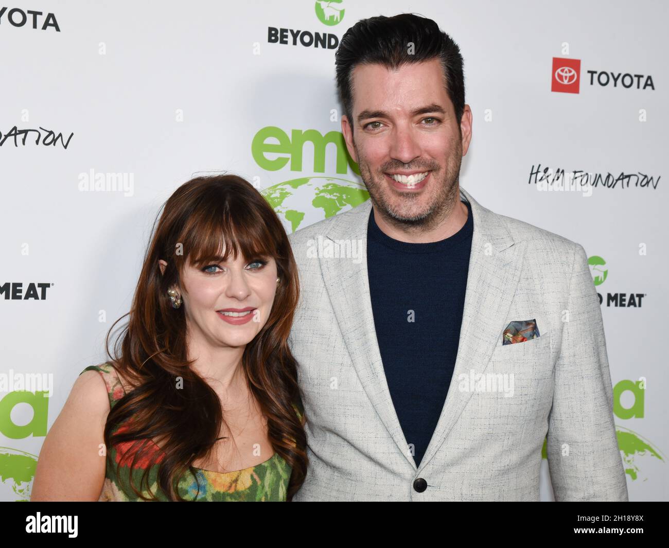 16 October 2021 - Los Angeles, California - Zooey Deschanel, Jonathan ...