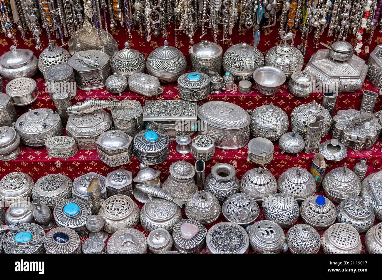 Silver handcrafted objects for sale at the Muttrah souk. Matrah, Muscat ...