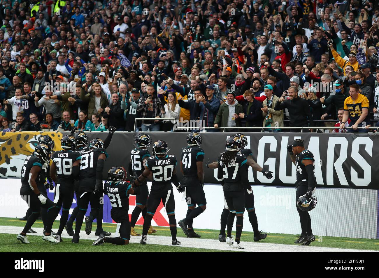 Nfl london 2021 hi-res stock photography and images - Alamy