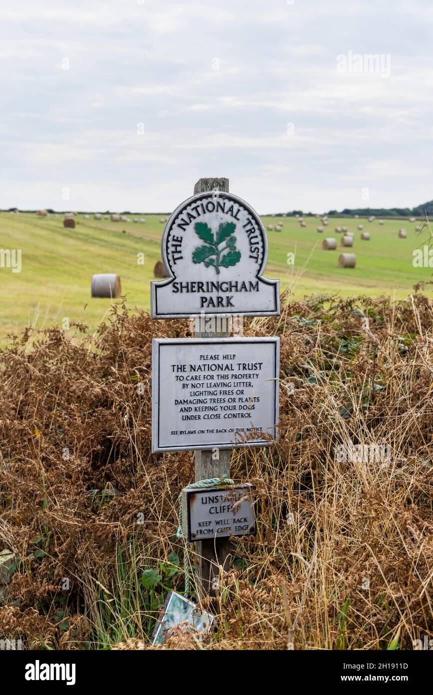 National trust logo hi-res stock photography and images - Alamy