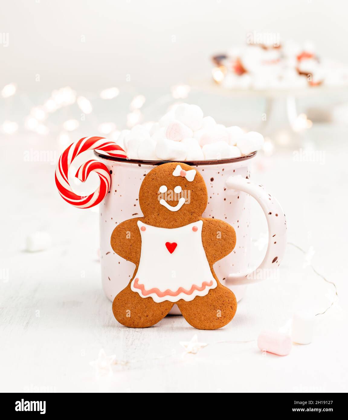 White marshmallows decorated christmas hi-res stock photography and ...