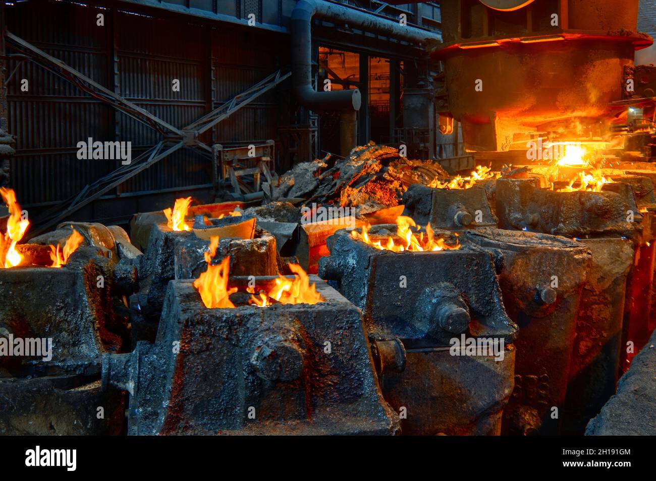 Liquid metal filling metallurgical hi-res stock photography and images ...