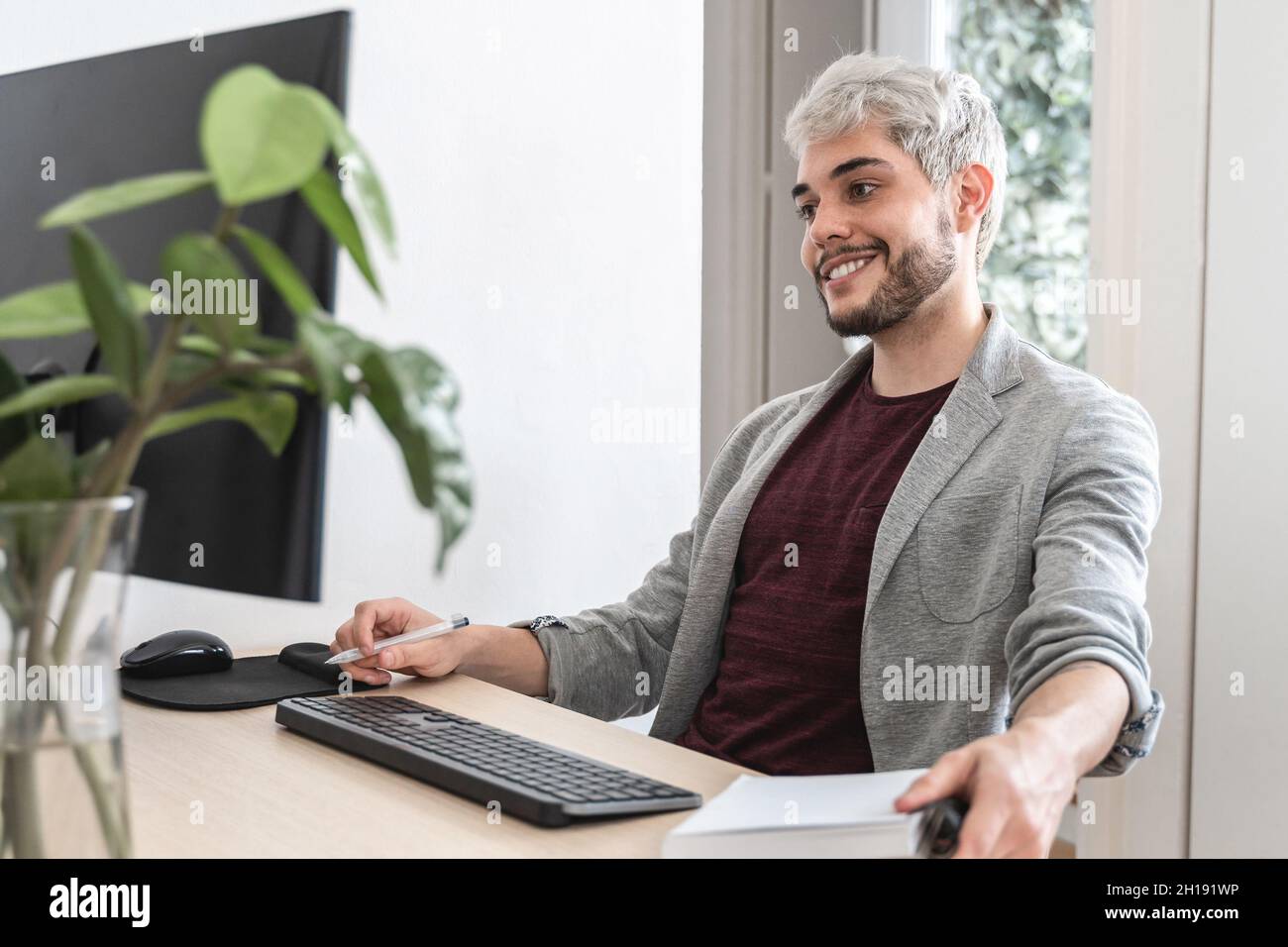 Work experience office hi-res stock photography and images - Alamy