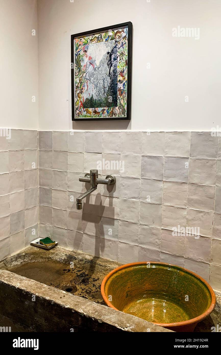 Marella oppenheim hi-res stock photography and images - Alamy