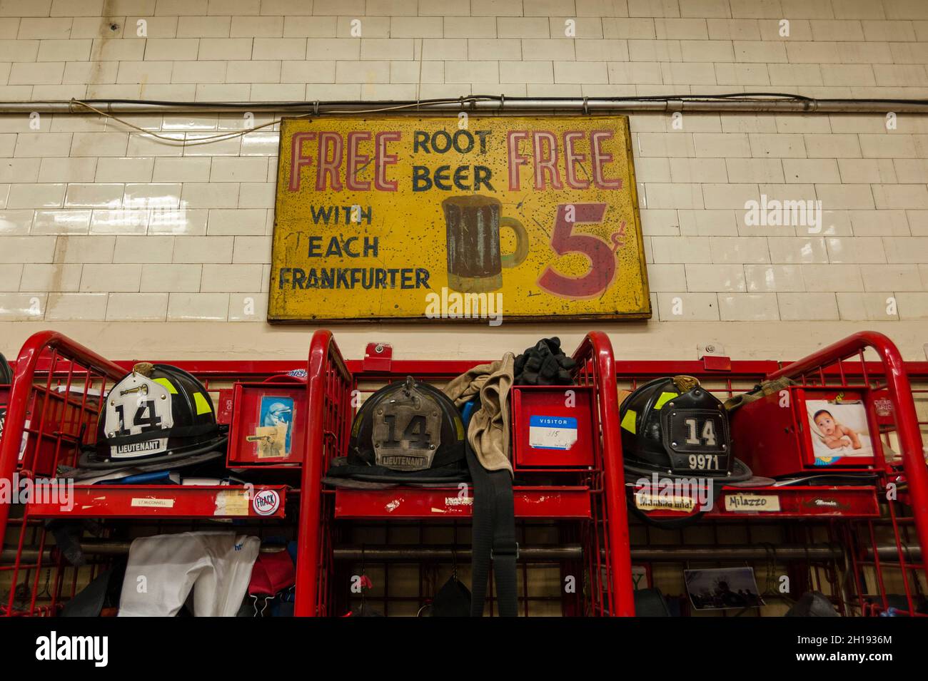 FDNY 14 Engine fire fighters quarter Stock Photo - Alamy