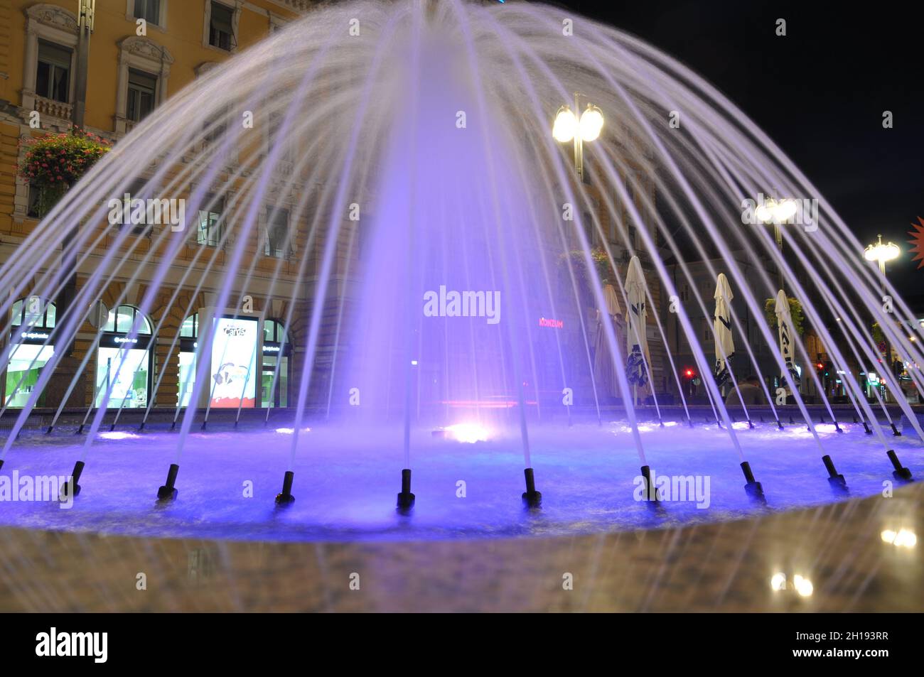 Beautiful fountain design hi-res stock photography and images - Alamy