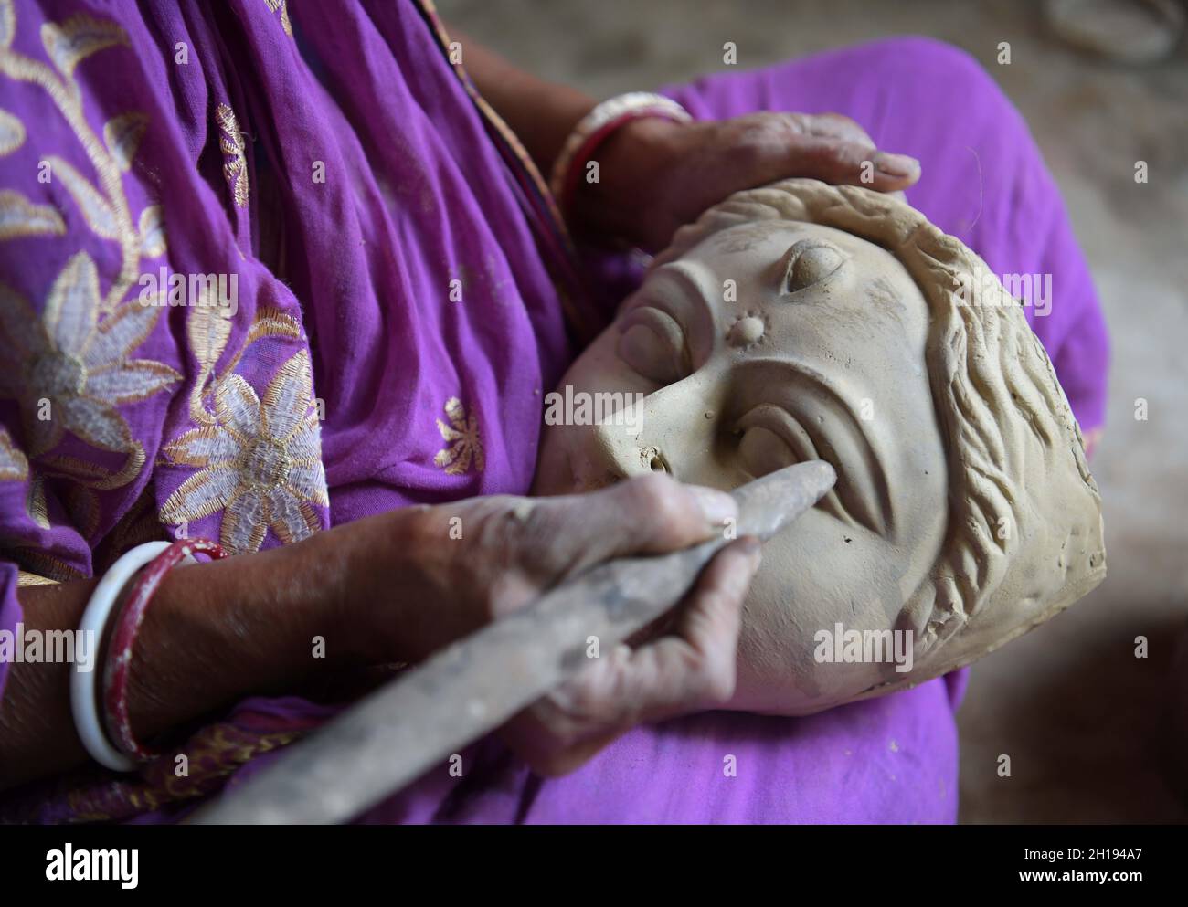 Female idol maker hi-res stock photography and images - Alamy