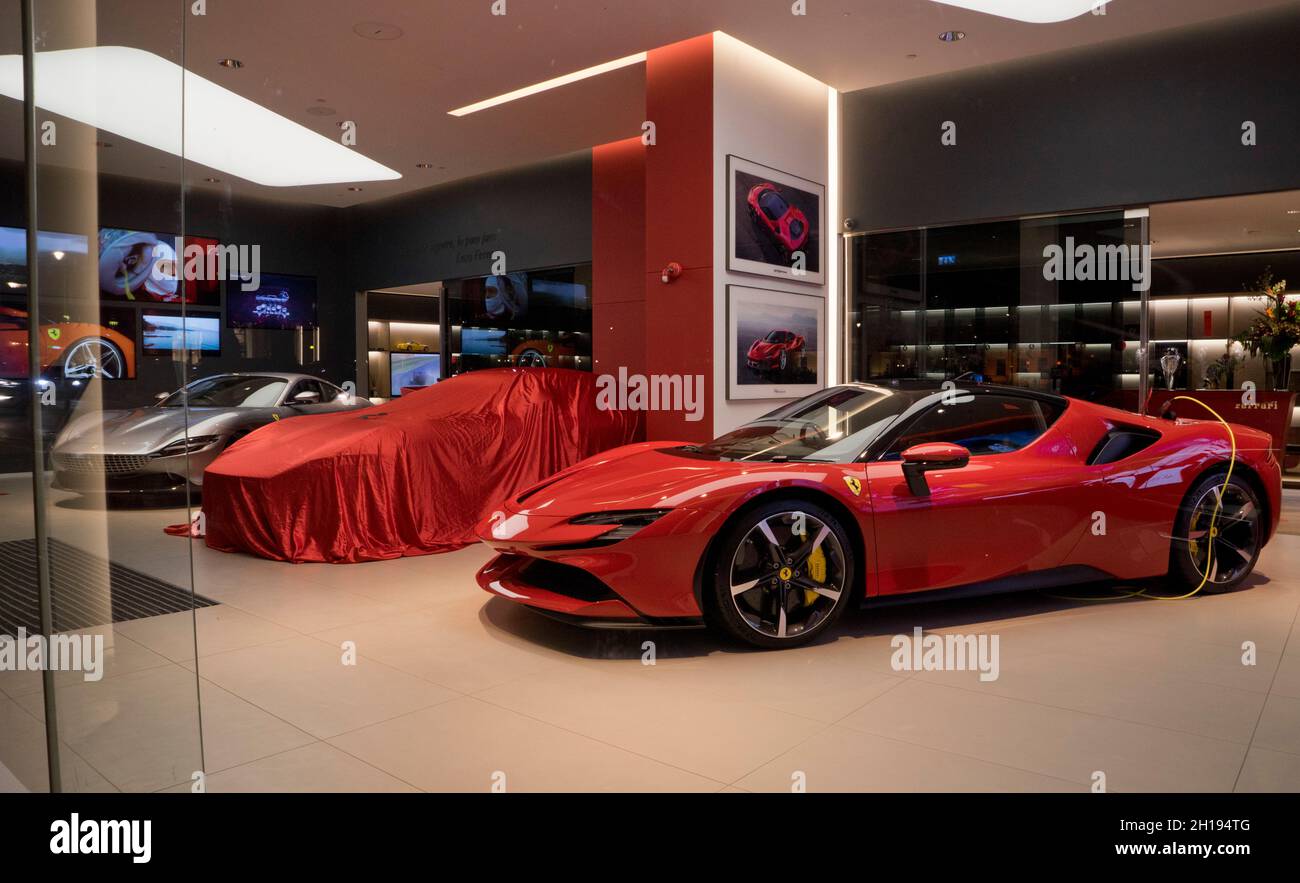 Ferrari luxury cars showroom in Mayfair,London,England,UK Stock Photo ...