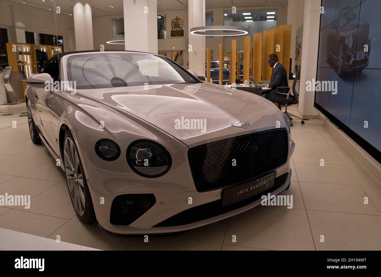 Bentley luxury cars showroom in Mayfair,London,England,UK Stock Photo ...