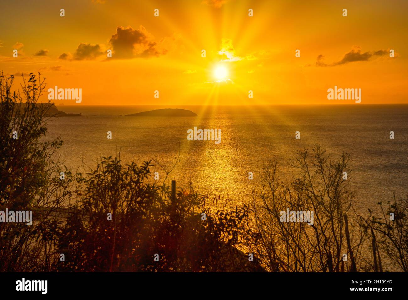 ST MARTIN/ST MAARTEN - CARIBBEANA mesmerizing sunset over the sea in ...