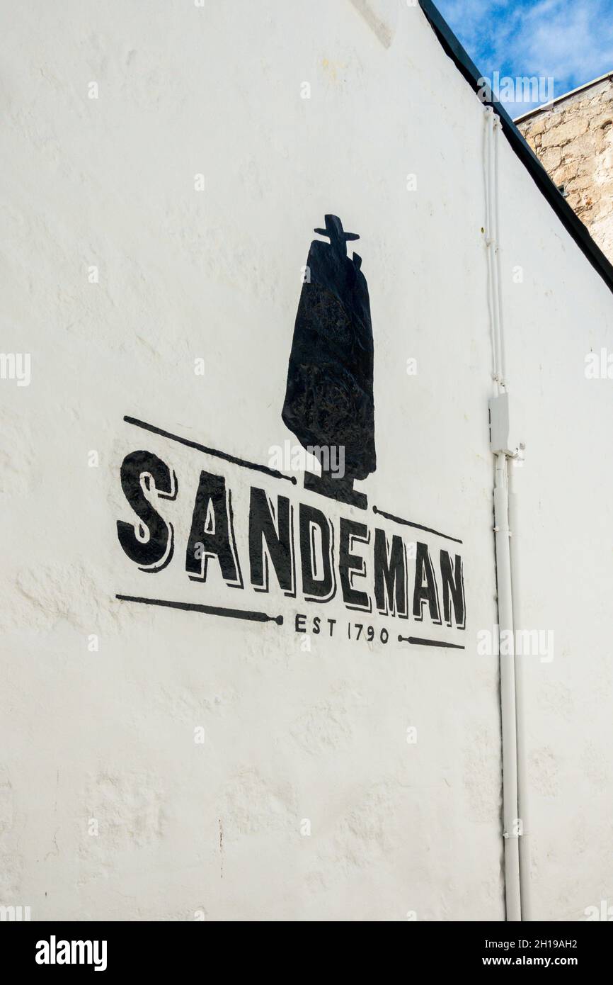 Sandeman logo hi-res stock photography and images - Alamy