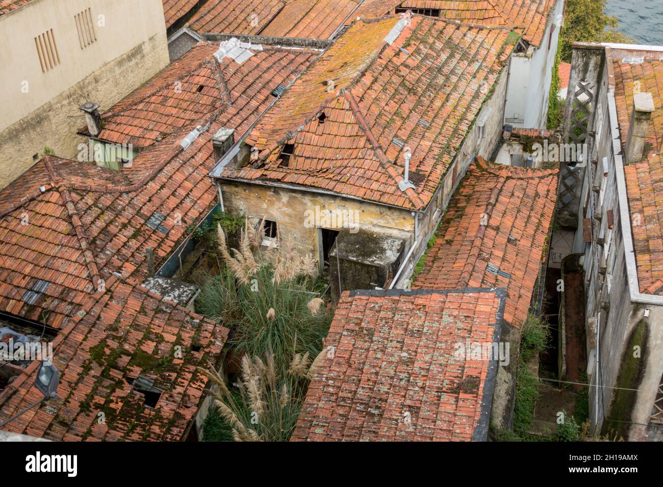 Rooftops tiles hi-res stock photography and images - Alamy