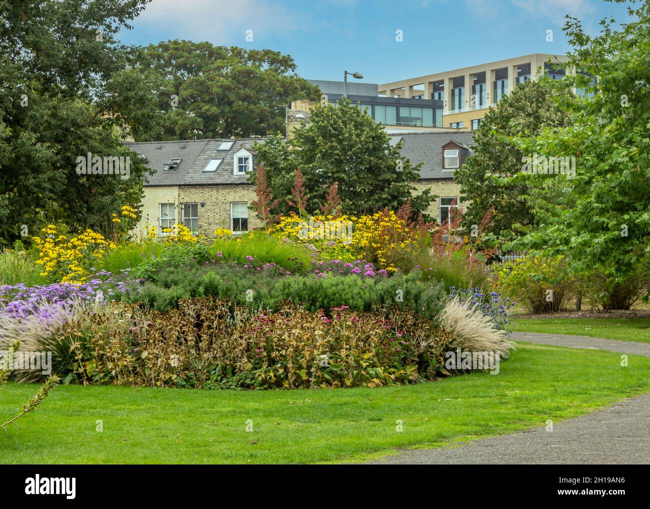 Views of Cambridge University Botanic Garden in full bloom 2021 Stock ...