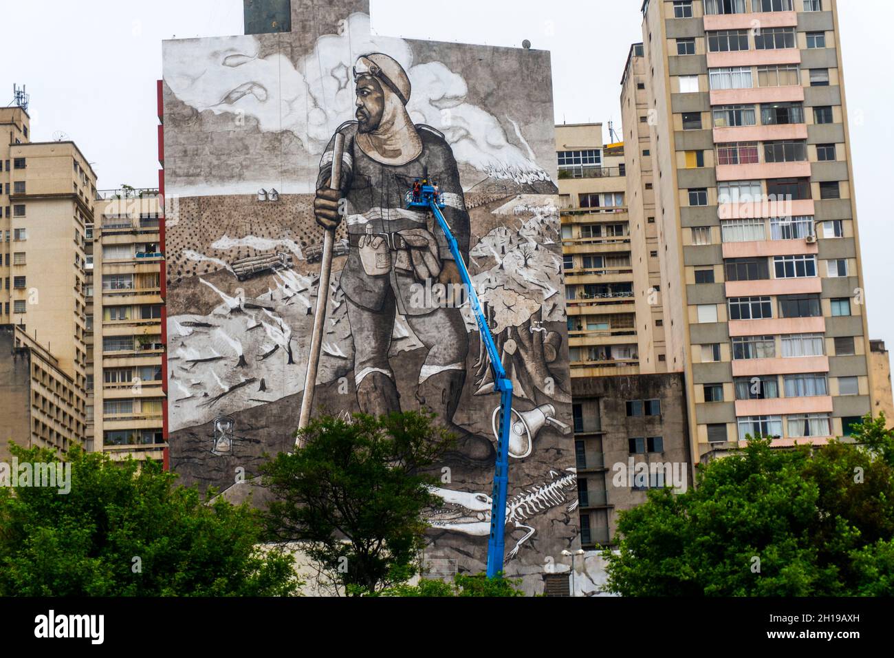 October 16, 2021: Brazilian artist and activist Mundano works on the ...