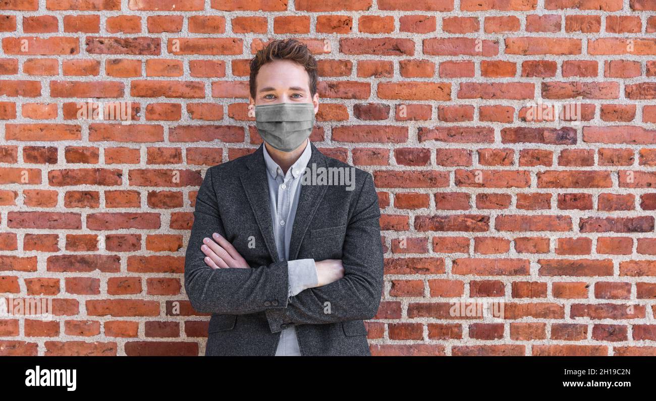 Real estate agent red blazer hi-res stock photography and images - Alamy