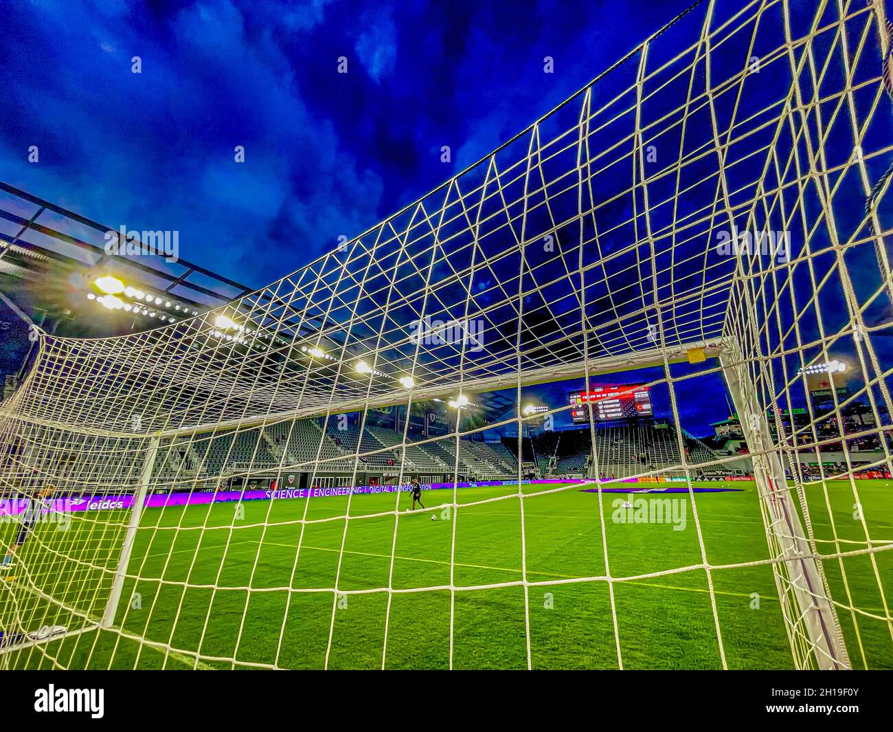 Stadium storm lights hi-res stock photography and images - Alamy