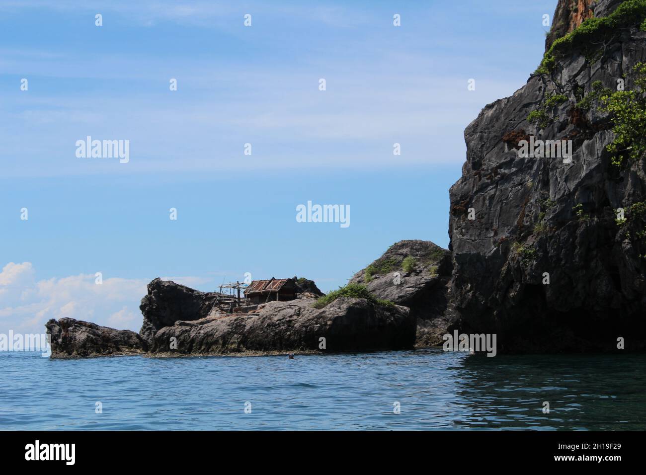 Cliff over seawater small hi-res stock photography and images - Alamy