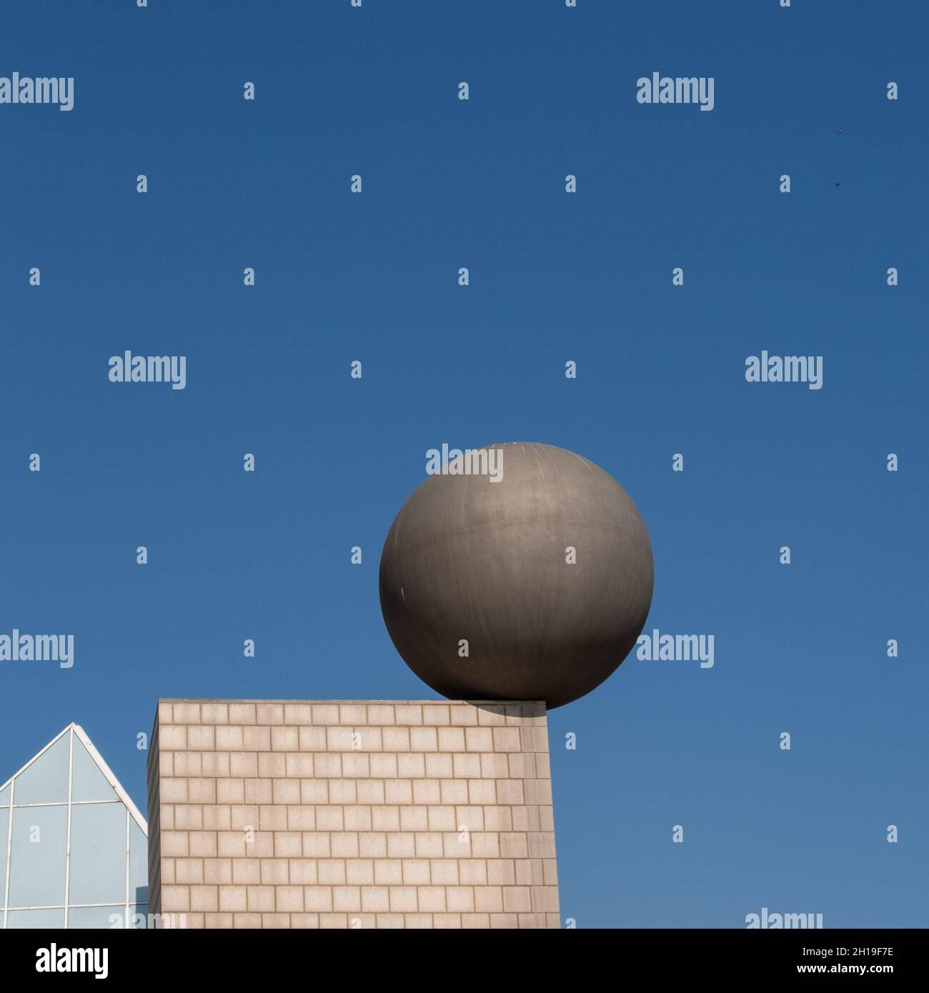 Frank gehry sculpture the fish architectural hi-res stock photography ...