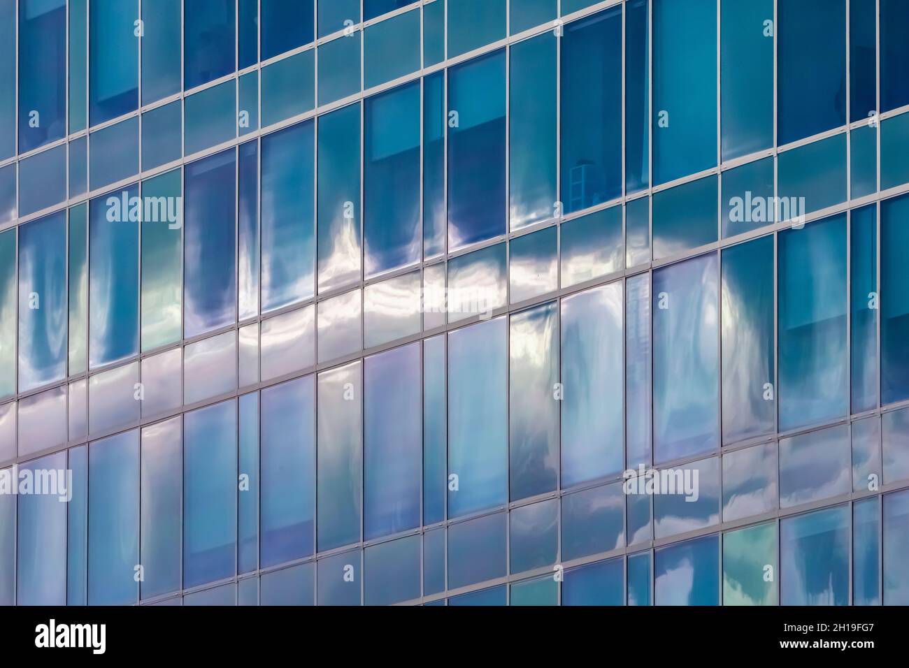 Reflective glass facade hi-res stock photography and images - Alamy