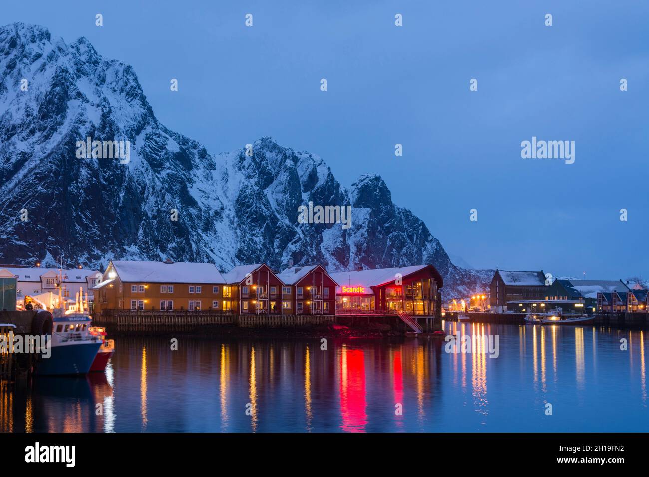 The coastal town of Svolvaer at dusk. Svolvaer, Lofoten Islands ...