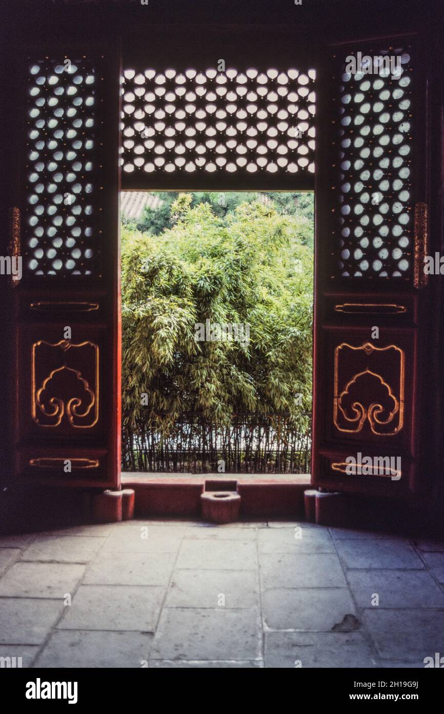 Inside chinese lama temple hi-res stock photography and images - Alamy