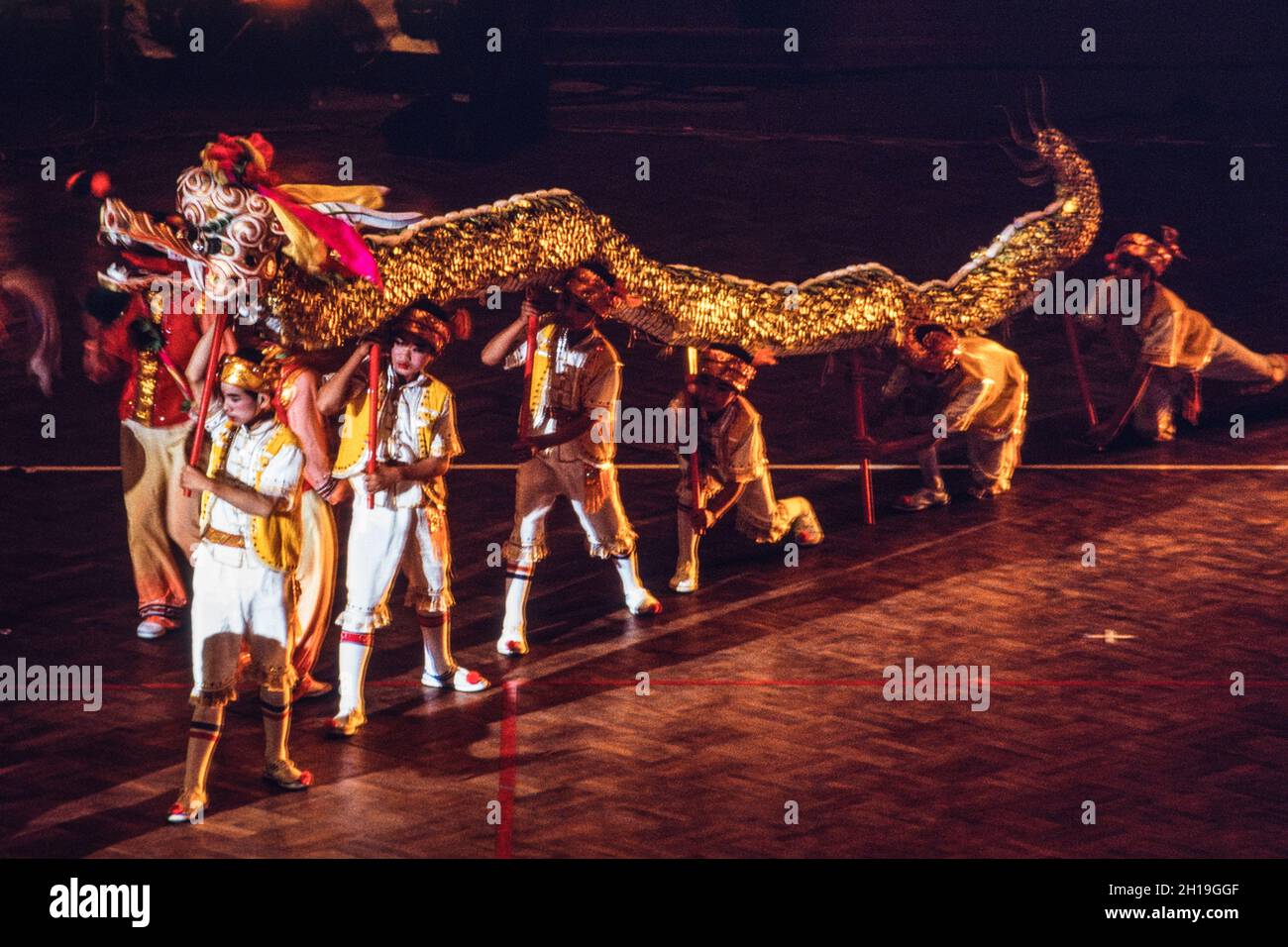National dragon dance competition hi-res stock photography and images ...