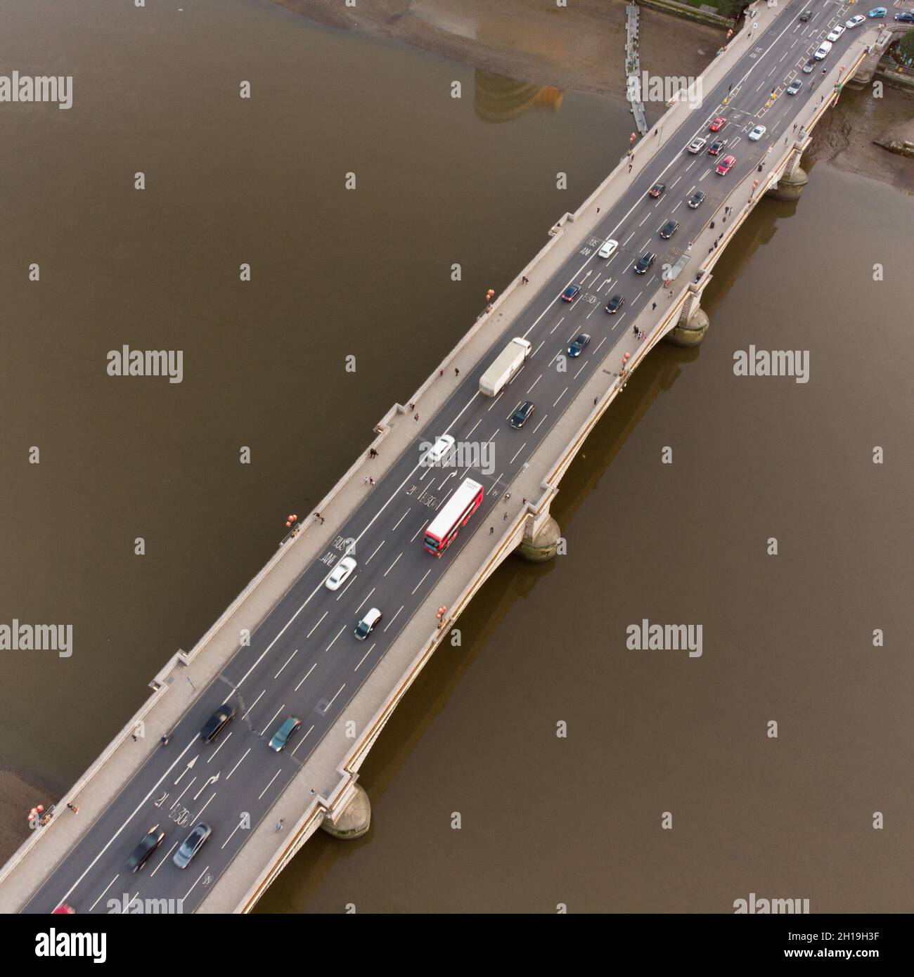 Putney riverside embankment, river Thames, Wandsworth, London, England ...