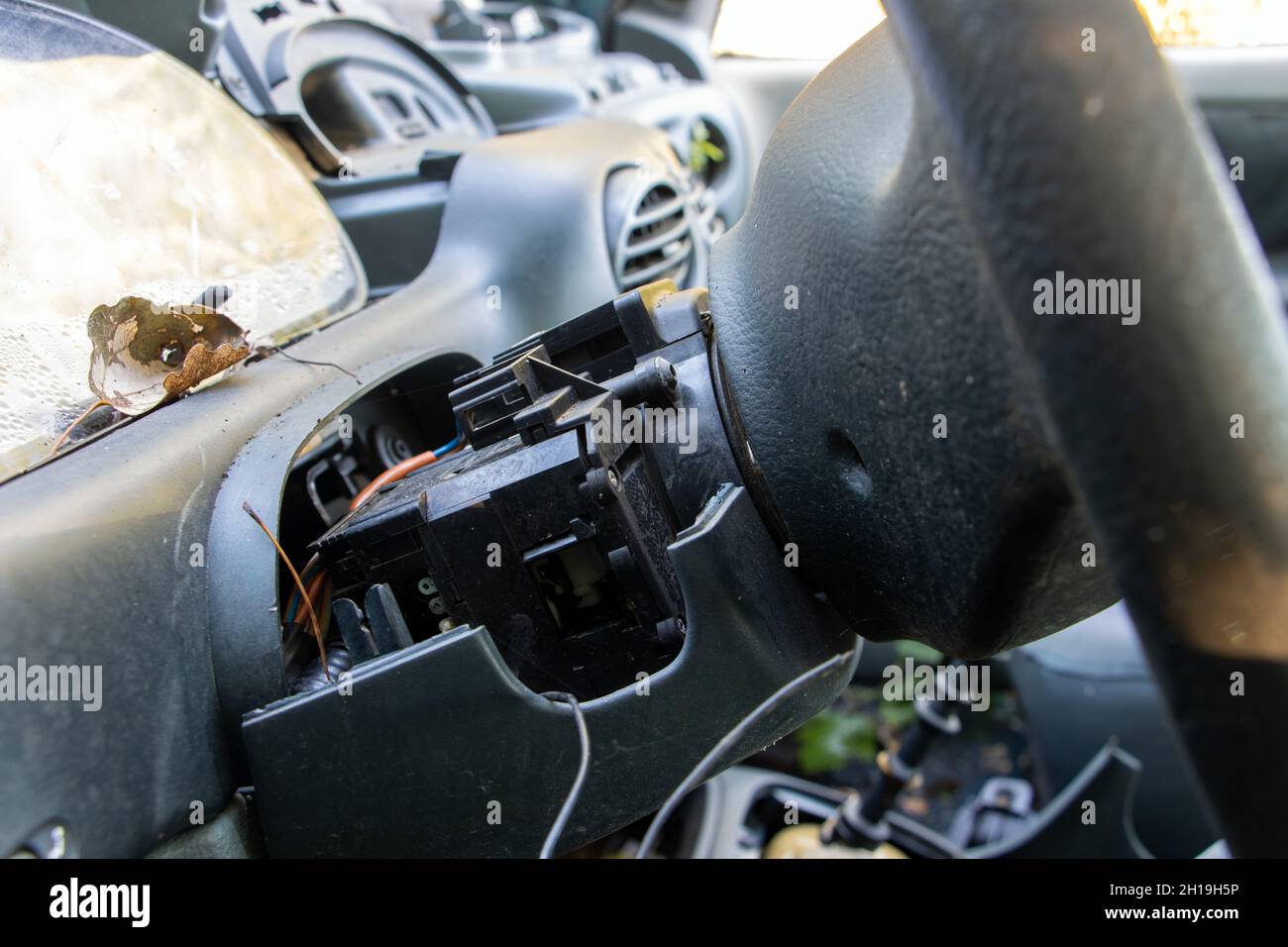 Steering wheel car crash hi-res stock photography and images - Alamy