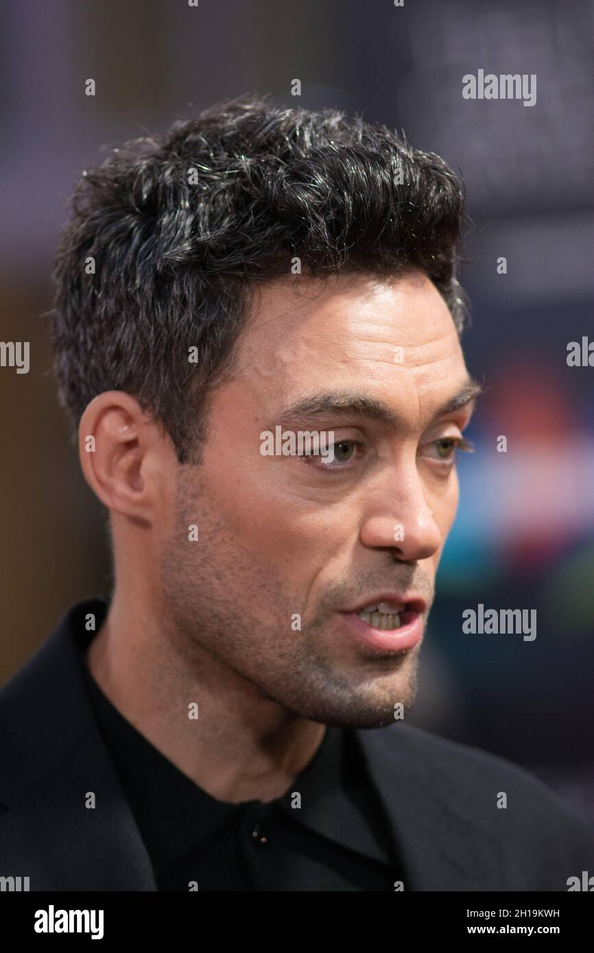 Alex hassell hi-res stock photography and images - Alamy