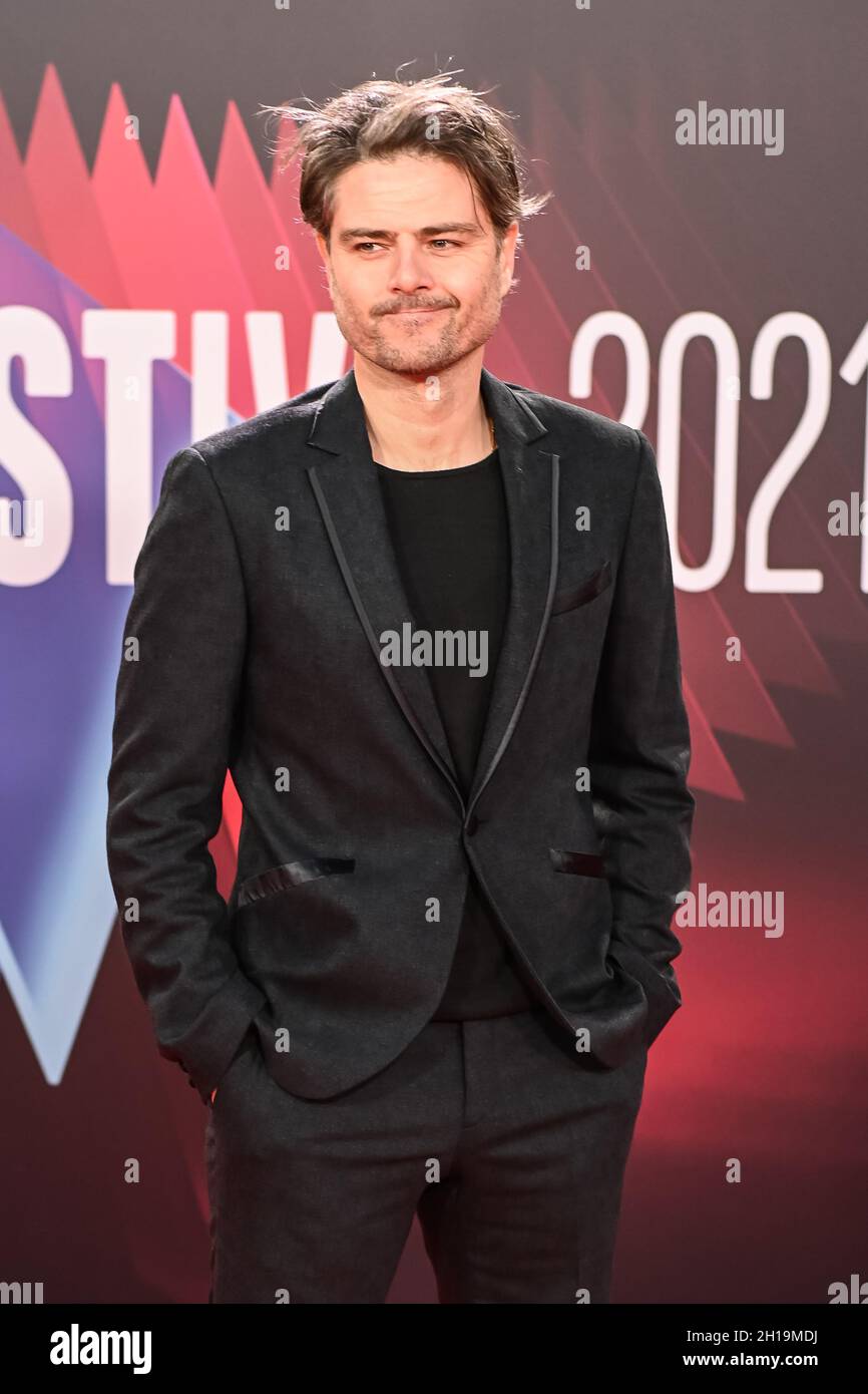 Ali ineson hi-res stock photography and images - Alamy