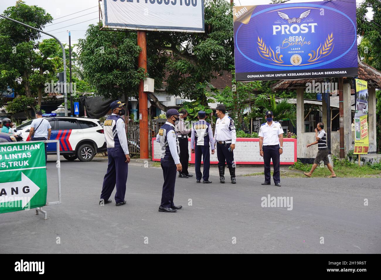 The officer of the Department of Transportation regulates road traffic ...