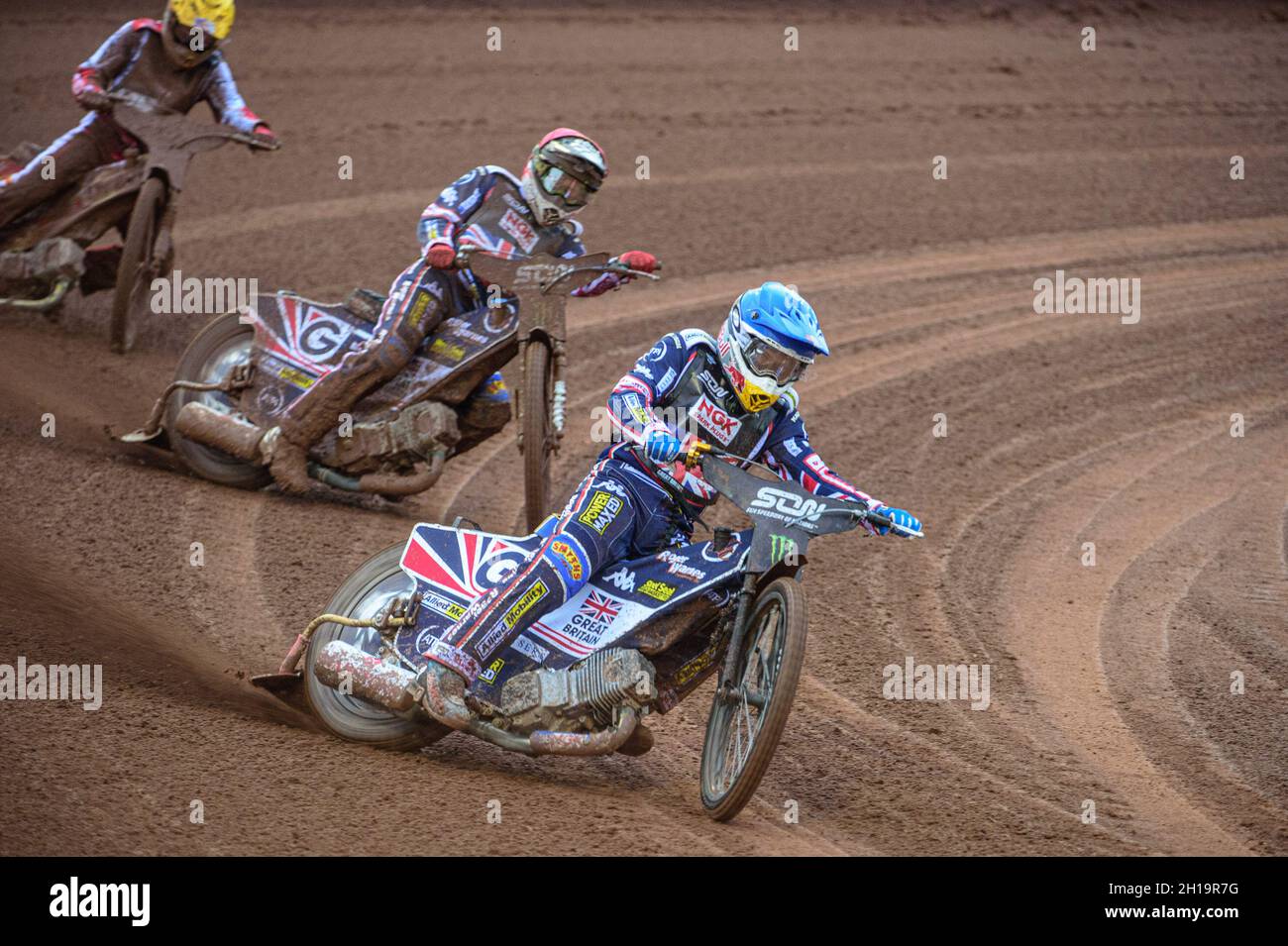 MANCHESTER, UK. OCT 17TH Robert Lambert of Great Britain (Blue) leads ...