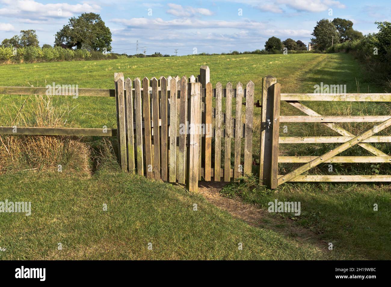Wooden gates hi-res stock photography and images - Alamy