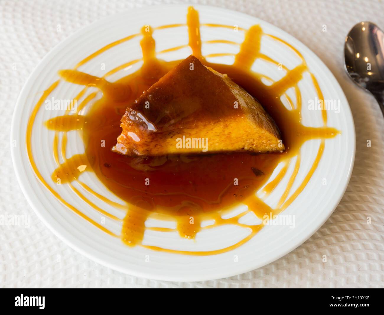 Flan con nata hi-res stock photography and images - Alamy