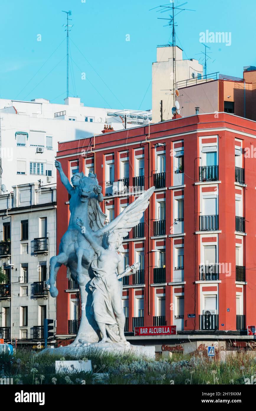 Glorieta de legazpi statue hi-res stock photography and images - Alamy