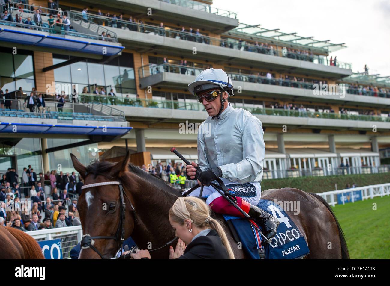 Palace pier horse racing hi-res stock photography and images - Alamy