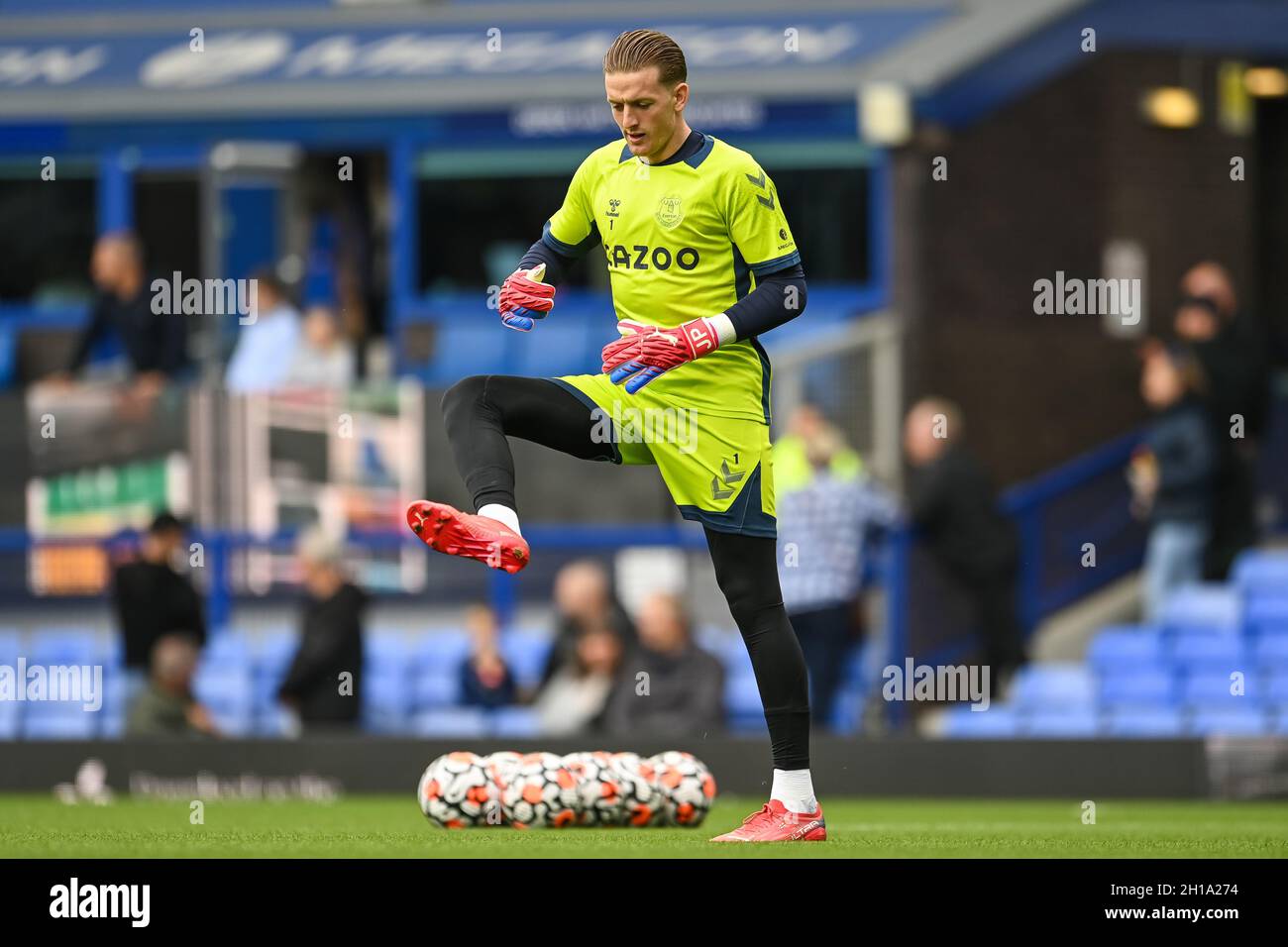Jordan Pickford #1 of Everton during the pre-game warmup in, on 10/17 ...