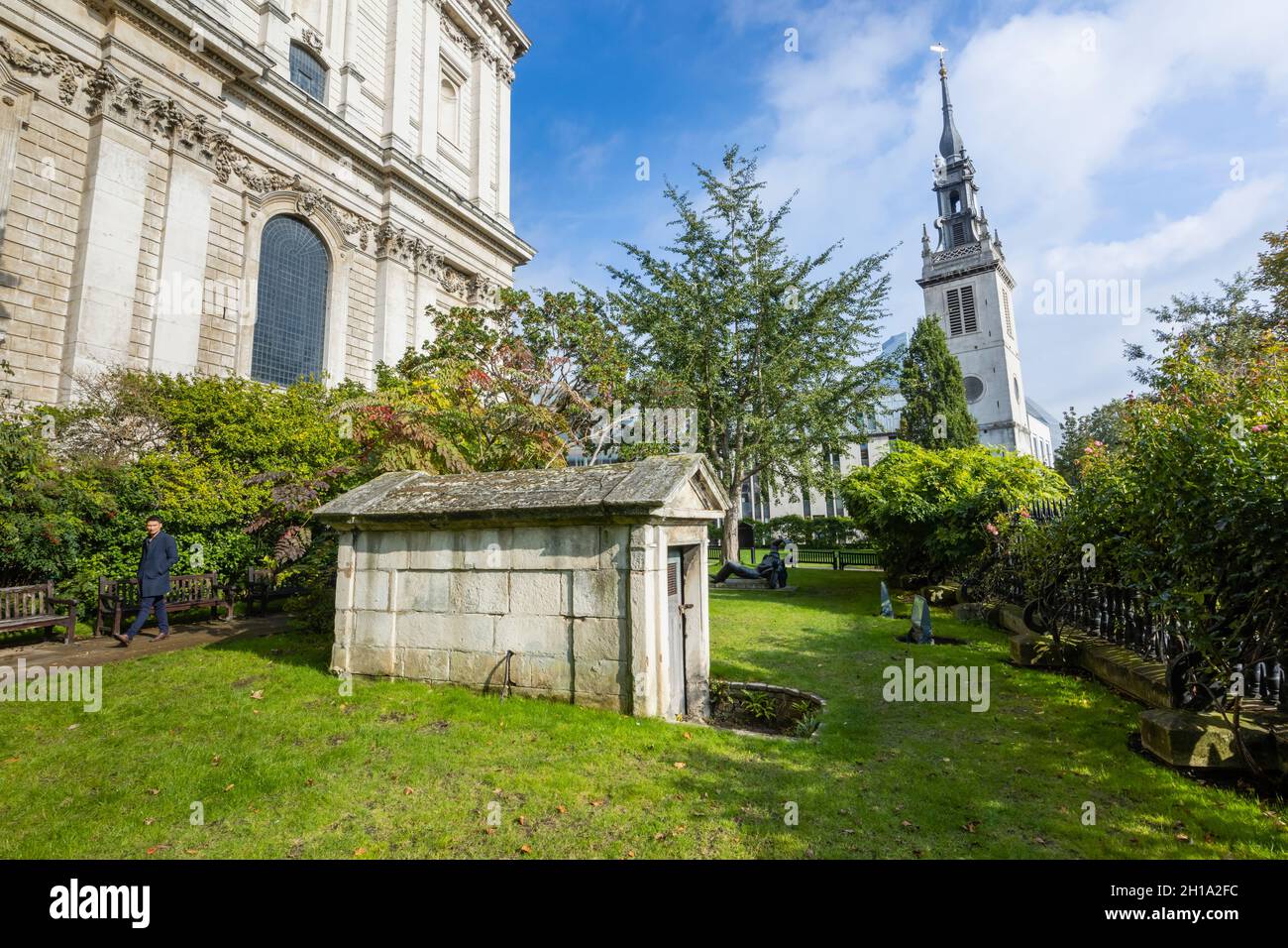 Small body chute entrance in the churchyard of St Paul's Cathedral in ...