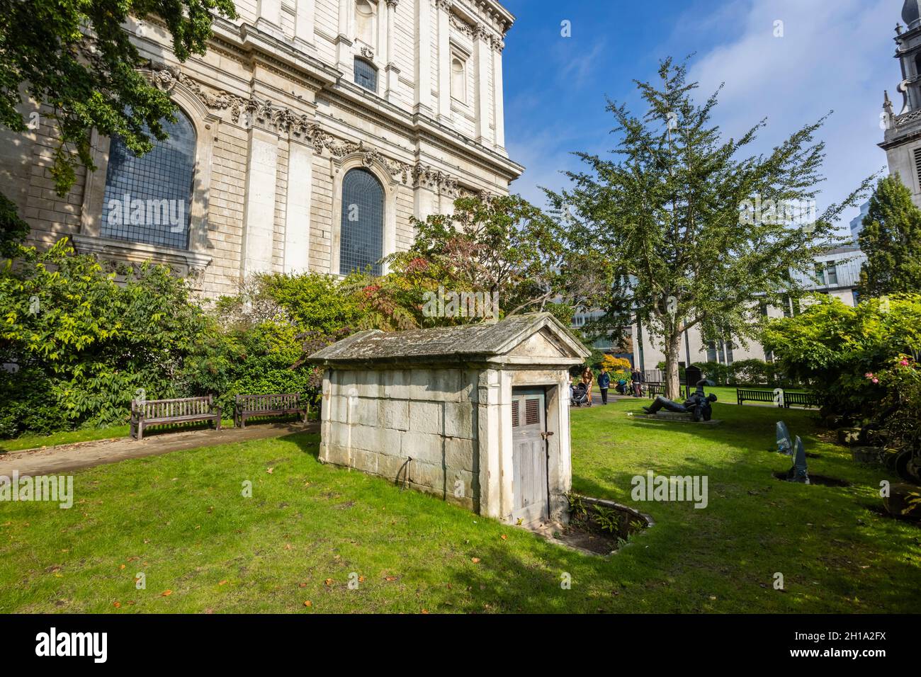 Small body chute entrance in the churchyard of St Paul's Cathedral in ...